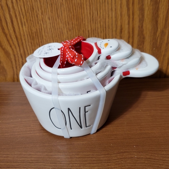 Rae Dunn | Kitchen | Nwt Rae Dunn Christmas Measuring Cups Snowmen ...